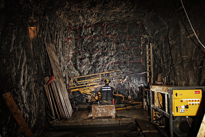 Professional Underground Diamond Core Drill Rigs With Drilling Depth 1000m